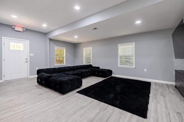 Large 3 Bed 2 Bath Home - Mobile, AL