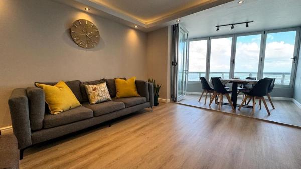 Ocean View Apartment - 204 Wavecrest - Somerset West