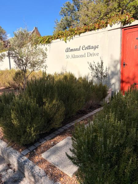 Almond Cottage Bed & Breakfast - Somerset West