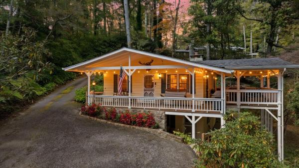 Katie's Lakehouse - Highlands, NC