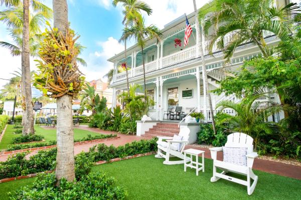 Southernmost Point Guest House & Garden Bar - Caribbean