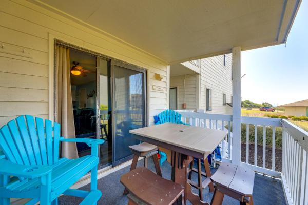 Emerald Isle Resort-style Condo: Walk To Beaches! - Cedar Point, NC