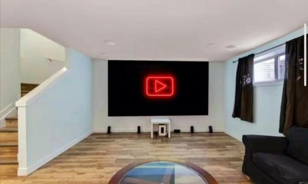 Cozy Sweet Home With King Beds Inhouse Theater Garage Near Airport - Edmonton, Canada