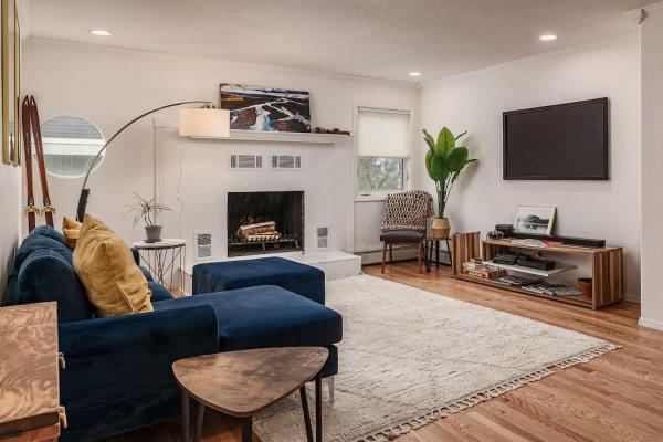 Bootleggers Condo 2 Bedroom Modern Condo In Heart Of Downtown - Anchorage, AK