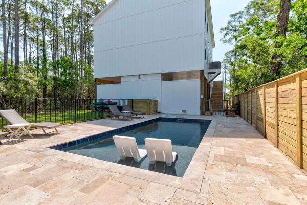 Fabulous Gulf View Duplex That Is Walking Distance To Restaurants And Beach - Dauphin Island, AL