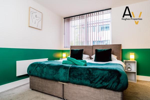 Spacious Mk 2 Bed Apartment, 4 Mins From Station By Av Hughes Properties - Milton Keynes