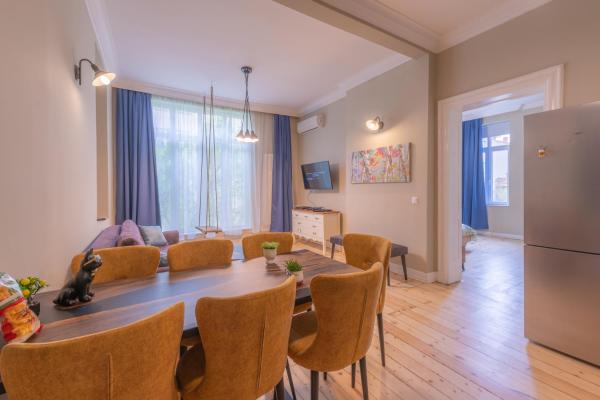 3bdr & Main Street Vitoshka & Corner Apartment & Free Parking - Sofia
