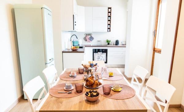 Casa Mara - Central Carbonia, Ac, Private Balcony & Full Kitchen - Carbonia