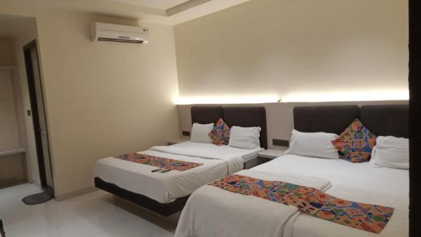 Hotel Santoor - Geeta Bhawan Square - Indore