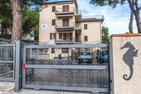 M349 - Marcelli, Trilocale Con Terrazzo A 200mt Dal Mare - Sirolo