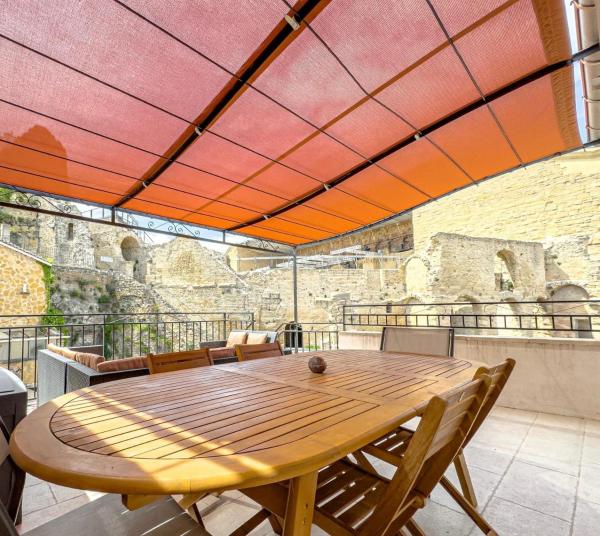 Au Balcon Du Théâtre Antique Avec Clim-appartement Hypercentre-tout ÉQuipé Et Netflix-parking Payant à 50m Et Gratuit à 250m-chaise Haute Bébé Et Lit Parapluie Avec Literie-5 Personnes Max Chauffeuse Convertible Une Place Dans Salon - Mornas