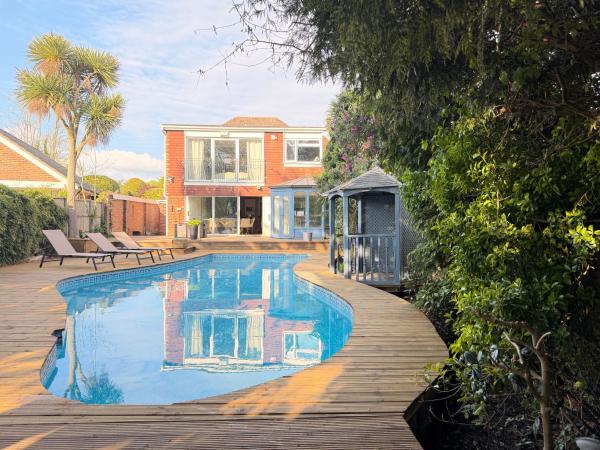Palm House - Heated Pool Villa Sleeps 10 - Steyning