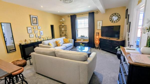 Swallows Nest - Central Cirencester Apartment Sleeps 1-4 - Bibury