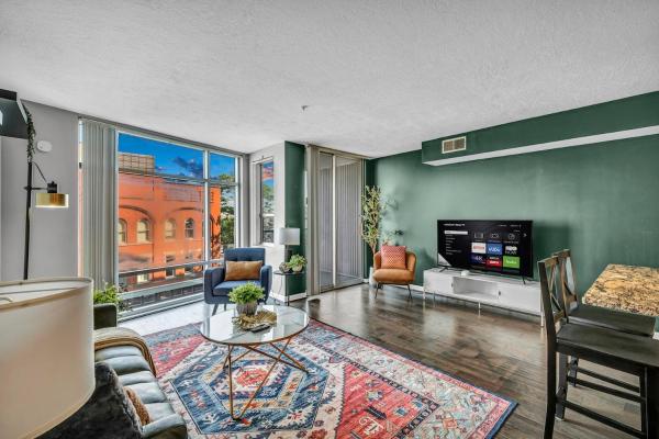 Flats, Kingsize Bed, Balcony, Parking, Gym - Cleveland