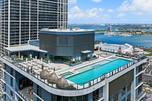 Stunning 2br-2ba W Rooftop Pool Prime Location - Miami