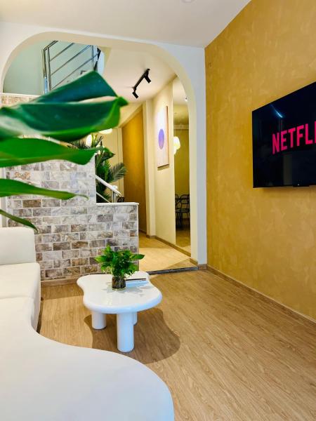 Stylish 4br Home In D1, Walk To Bui Vien Street - Hô Chi Minh-Ville