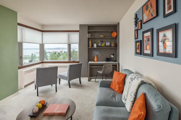 Artsy 1 Bedroom Condo With The Views To The Inlet - Anchorage, AK