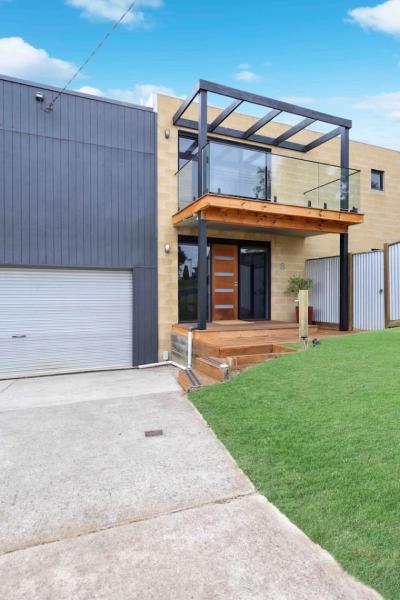 Ocean Escape- 5 Bedroom, 3 Bath- Sleeps 11 - Point Lonsdale