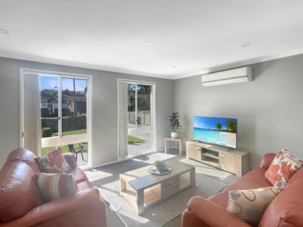 Family 3-bed Retreat Near Batehaven Beach - Long Beach