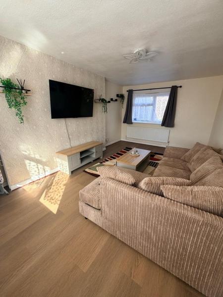 House In Hednesford Cannock, 3 Bedroom, Sleeps 5 - Stafford, UK