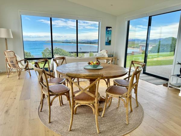 Coastal Luxe Villa - Hampden