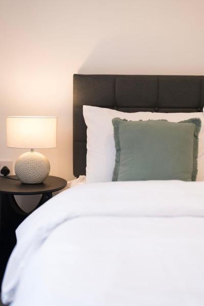 Stunning 3 Bedroom Apartment In Trendy Whitechapel - Ilford