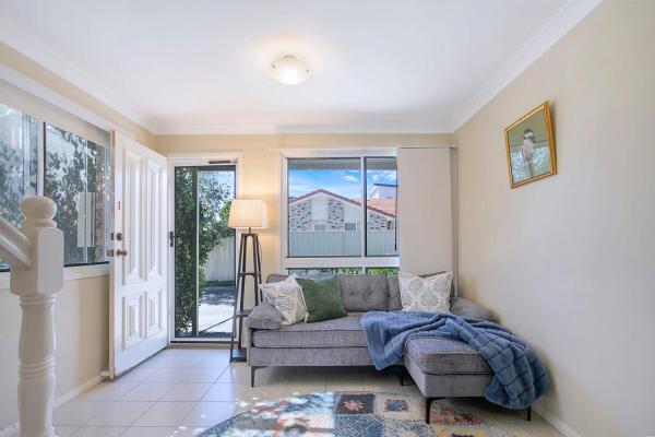 Woody Point Hideaway, 3 Bedroom Townhouse - Margate, Australia