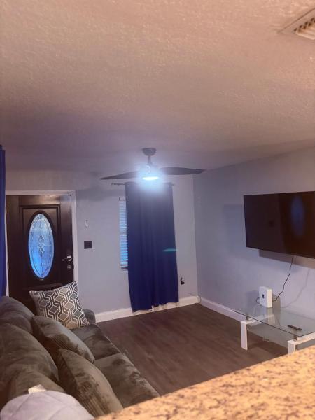 Downtown & Stadium Cozy 3 Bdrm Retreat - 阿勃卡