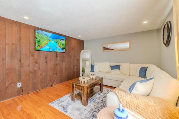 3 Bedrooms Near By Tufts With Free Parking! - Boston, MA