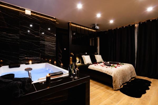 007 Love Room Secrète Balnéo Privée Cinéma 4k - Essonne