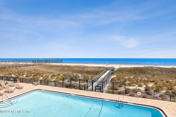 Beachfront Condo With Sunrise Views, Pool, & Beach - USA