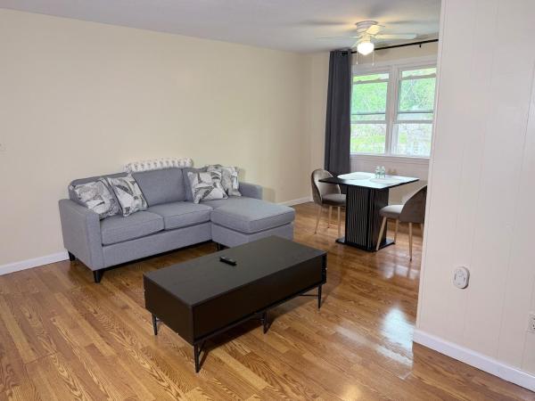 Convenient Stays-with Free Parking, Heat&ac Apt 7 - Glastonbury