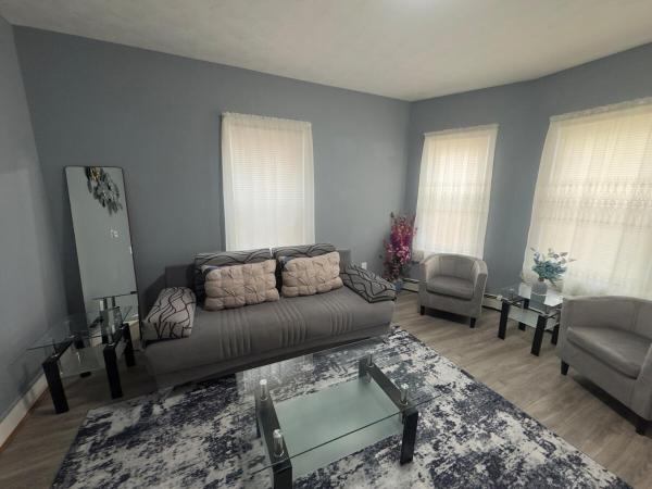 Beautiful Apartment Walking Distance To Stadium! - Lincoln Woods State Park, Lincoln