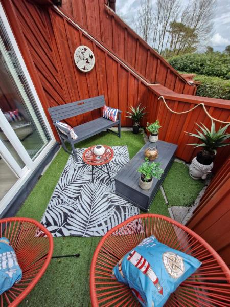 Holly Lodge, Woodland Lodges, Llanteglos Estate, Llanteg - Blue Lagoon Water Par, Narberth