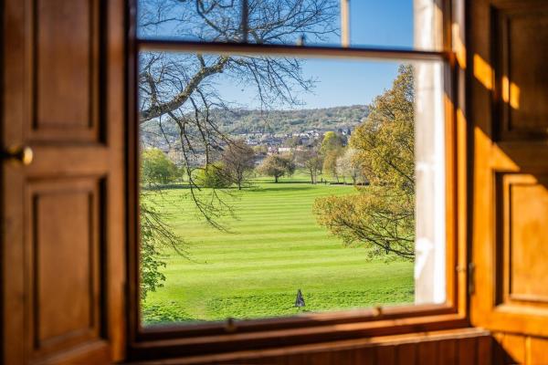 Elegant Georgian Apartment With Park View In Perth - Perth