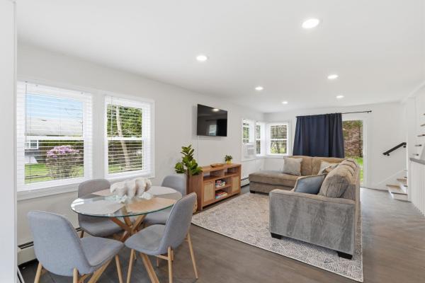 Modern Touisset Escape 3br With Enclosed Porch - ロード・アイランド州