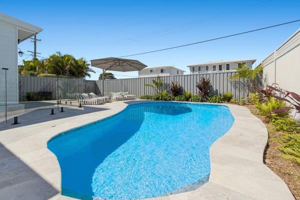 Windang Beach Escape - Seaside Bliss With Private Pool - Shellharbour