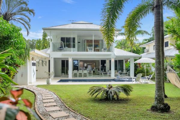 Belle Escapes Oceanfront Manor - Cairns