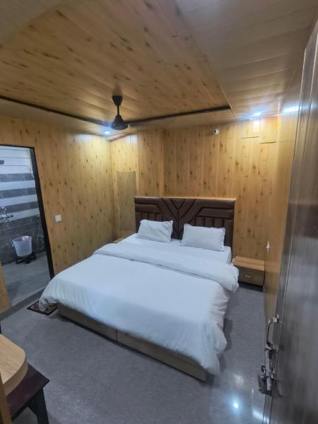 Oak Wood Luxury Hotel In Mussoorie - Mussoorie