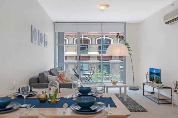 Stylish Studio Stay Steps From Darling Harbour - Sydney central station