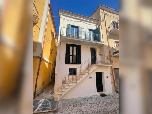 Charming 3-story Amantea Home With Full Kitchen, 3 Baths And Minutes To The Beach - Amantea