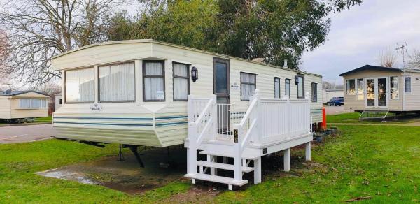 Static Caravan Sleeps 8 With Indoor Pool - Clacton-on-Sea