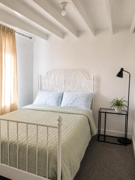 Private 1-bed With Parking - London