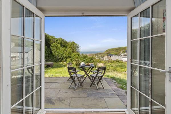Manteg - Quaint Holiday Cottage By The Sea With Direct Beach Access - Aberaeron