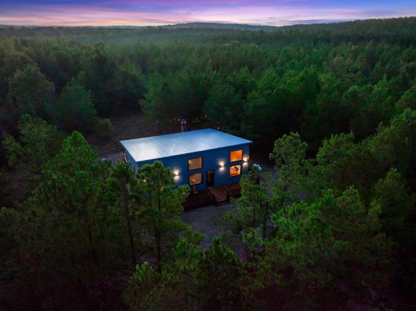 Cozy Pet-friendly Family Escape W/ Hot Tub Playset - Broken Bow, OK