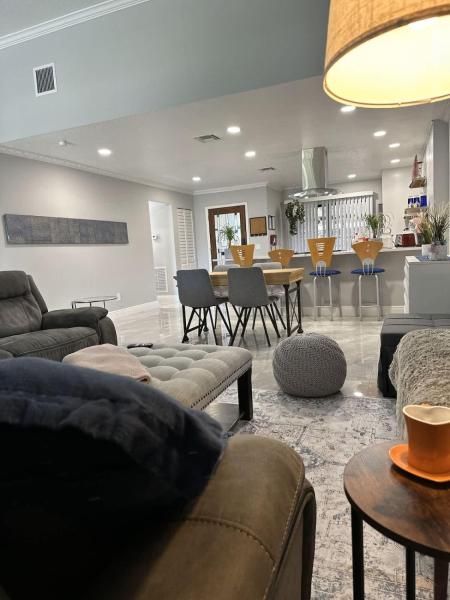 Newly Renovated Villa With Hot Tub - Fort Lauderdale, FL