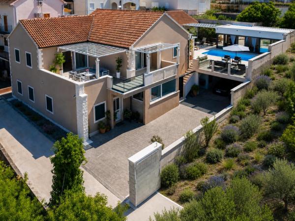 Villa Tm With Private Heated Pool, Poolhouse & Private Garage - Milna