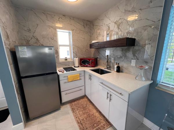 The Pines Hideaway 1 Bedroom Suite 508 - Wilton Manors, FL