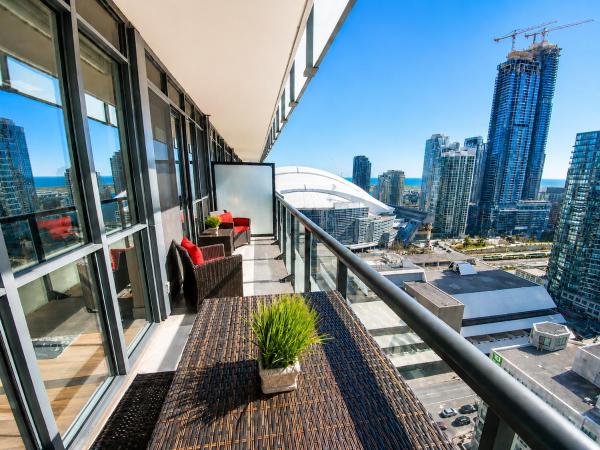 Steps From Cn Tower & Rogers Centre - Free Parking & Rooftop Pool - Toronto