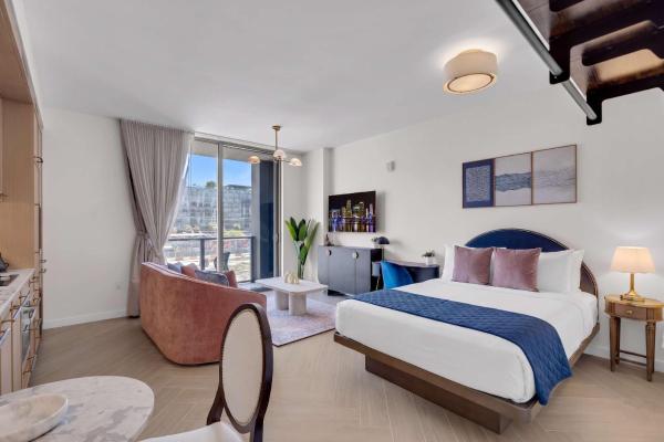 Nomad Wynwood Studio Balcony Rooftop Pool - Miami Lakes, FL